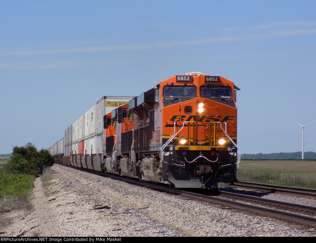 BNSF 6852